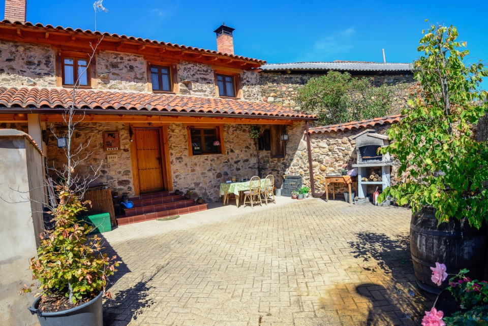 3 Holiday Cottages & Country Houses in Benllera, Leon from 22 ...