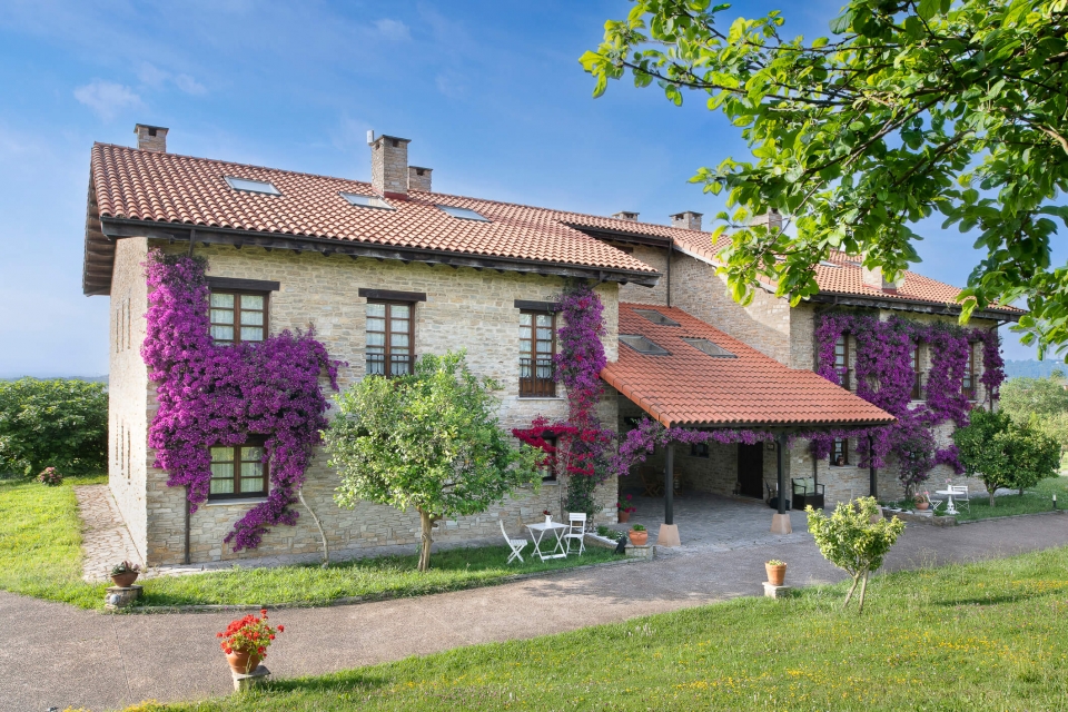 1 Holiday Cottages & Country Houses in Cefontes, Asturias from 34 ...